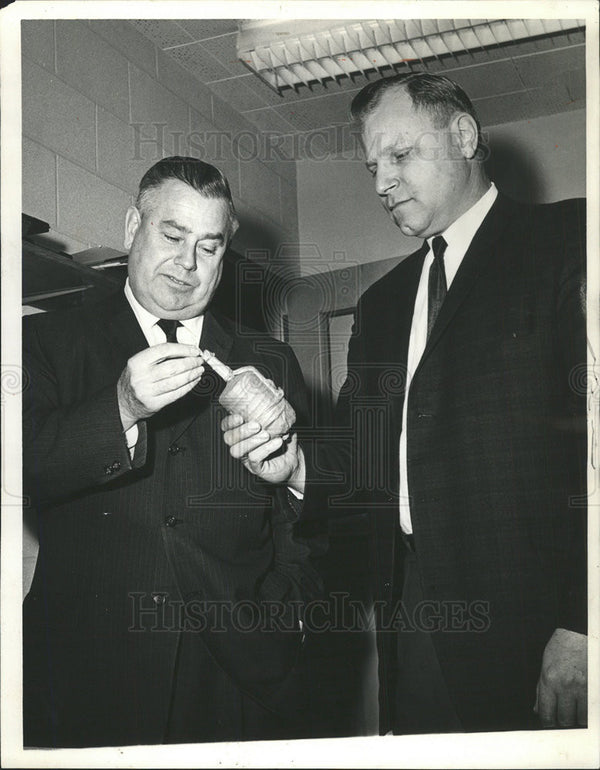 1963 Press Photo Police chief Charles Christiansen and detective Walte ...