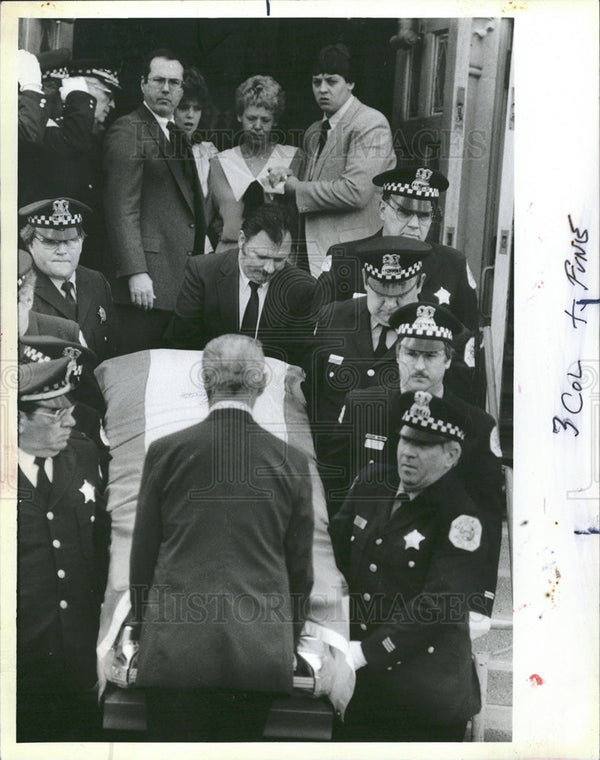 1986 Press Photo The family of slain Police Officer Richard W. Clark S ...