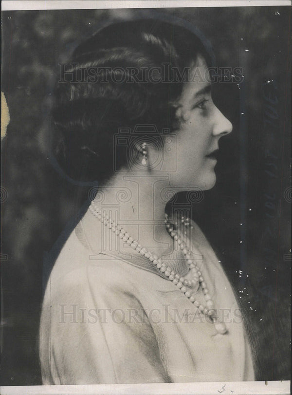 1937 Press Photo Unpublished photo of Queen Elizabeth taken by Bertram ...