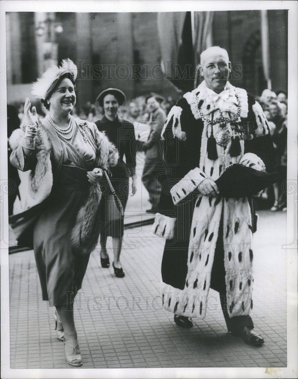 1954 Press Photo Queen Mother Elizabeth,William Dundee,Lord Provost of ...