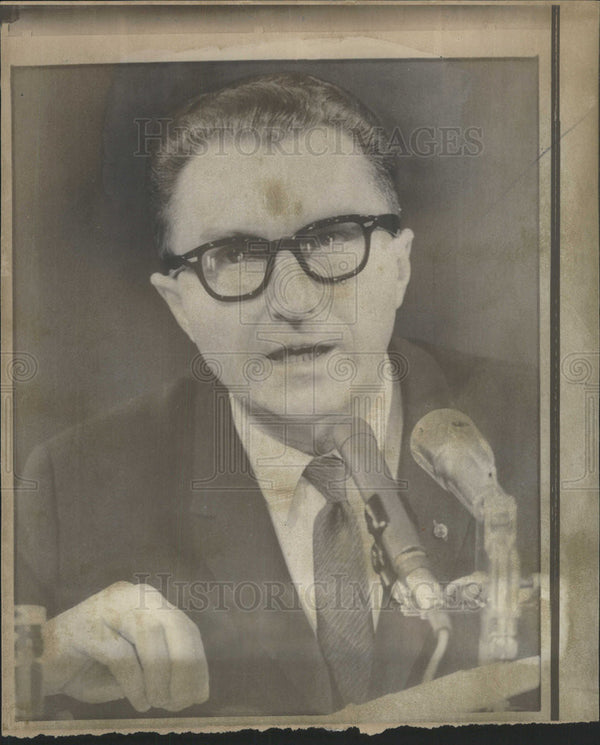 1967 Press Photo Warren McDonald Research Director American Legion Sov ...