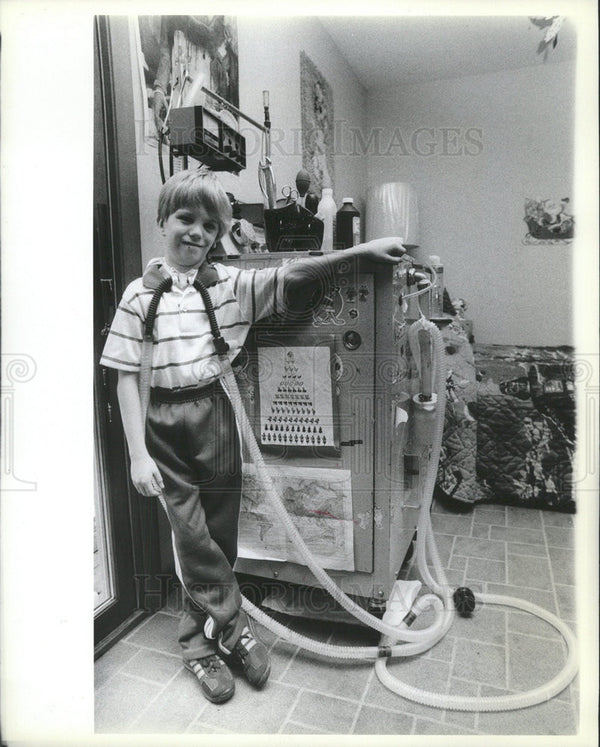 1982 Press Photo Lonnie Warterberg child with his machines - Historic ...
