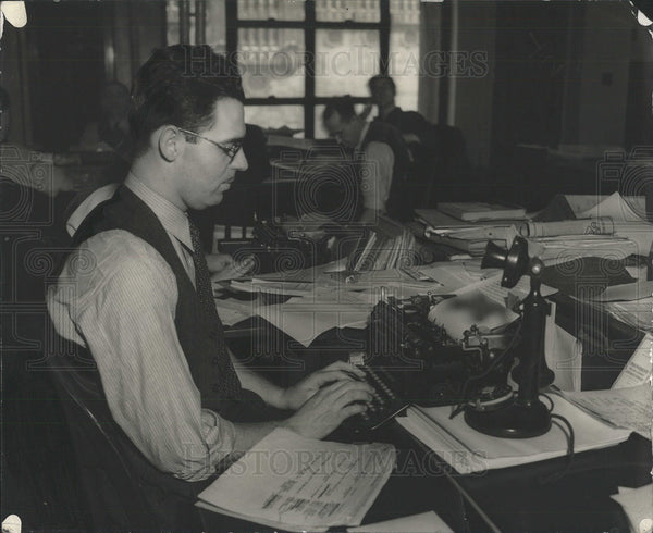 1938 Press Photo Justin MacCarthy Daily News Reporter - Historic Images