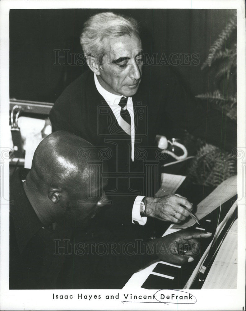 1971 Press Photo Vincent Frank With Issac Hayes - Historic Images
