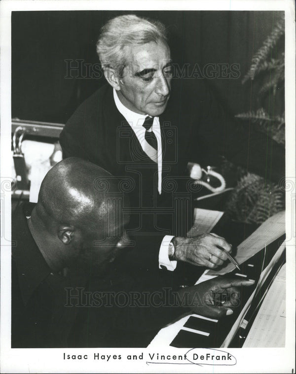 1971 Press Photo Vincent Frank With Issac Hayes - Historic Images