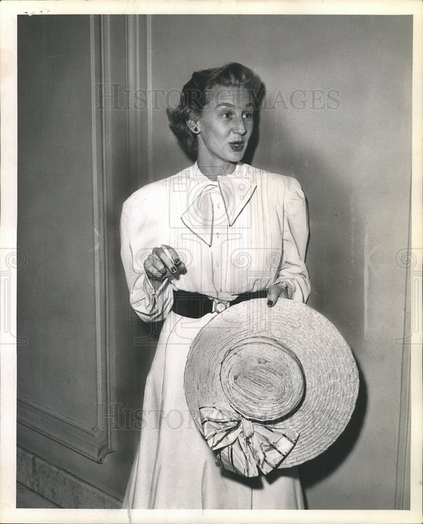 1952 Press Photo Mrs. James McCarty Fashion Show Chicago Maternity Cen ...