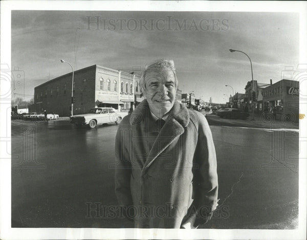 1972 Press Photo Harry Reasoner ABC News Correspondent "A Small Town I ...