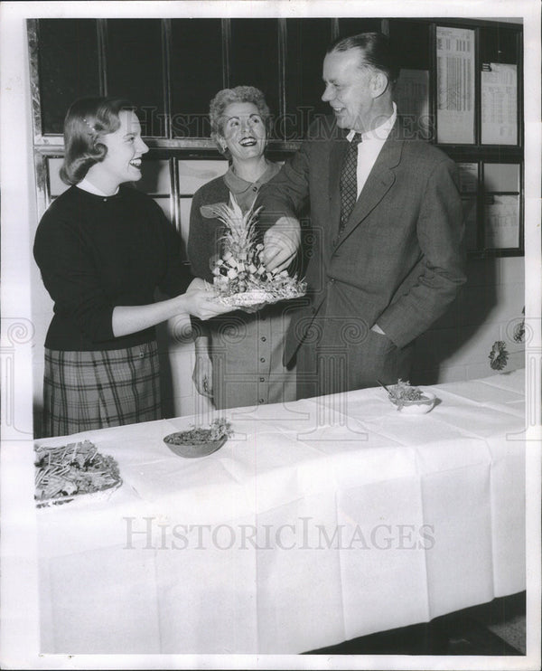 1956 Press Photo Mr. and Mrs. Franklin Linding and Ms. Virginia Lundin ...