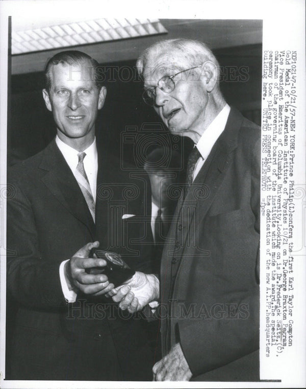 1957 Press Photo Prince Philip Confers the First Karl Taylor Compton G ...