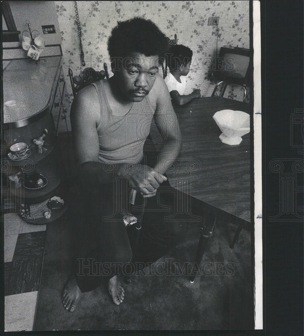 1974 Press Photo Willie L Laster Jr Victim Of Police Brutality In Chic ...