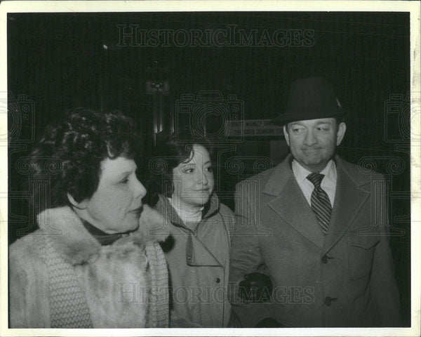 1985 Press Photo Judge Reginald Holzer,wife Estelle and daughter ...