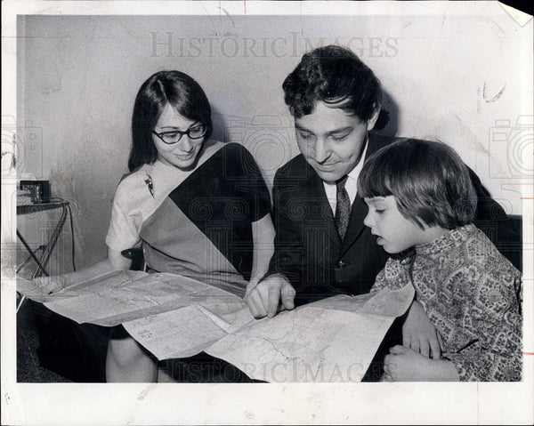 1968 Press Photo dr david Simkin wife leah daughter rebecca travel rou ...