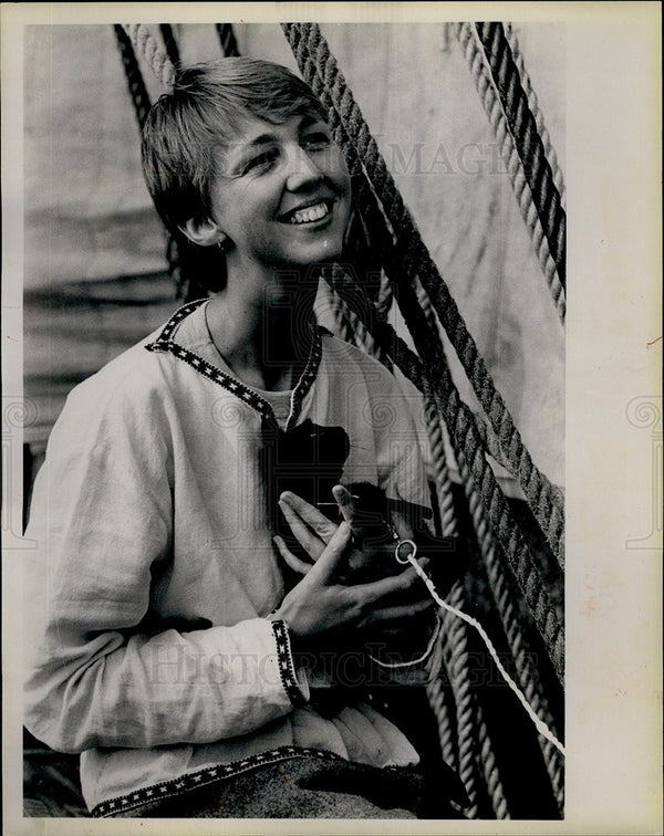 1912 Press Photo Kathy Grotto with cat "Aroma" aboard Saga Siglar ...
