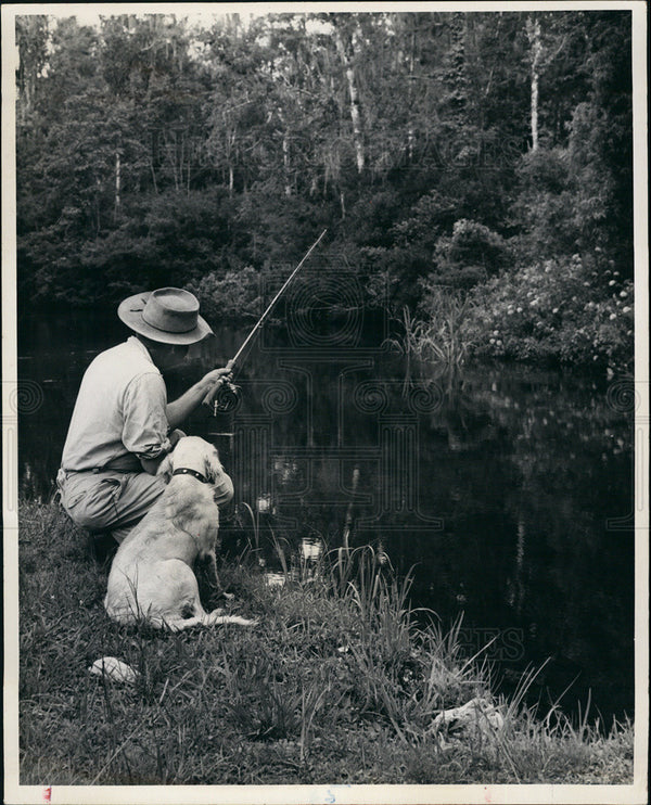 1964 Press Photo Bob Freeman with his dog, Sue at the Wekiva River a ...