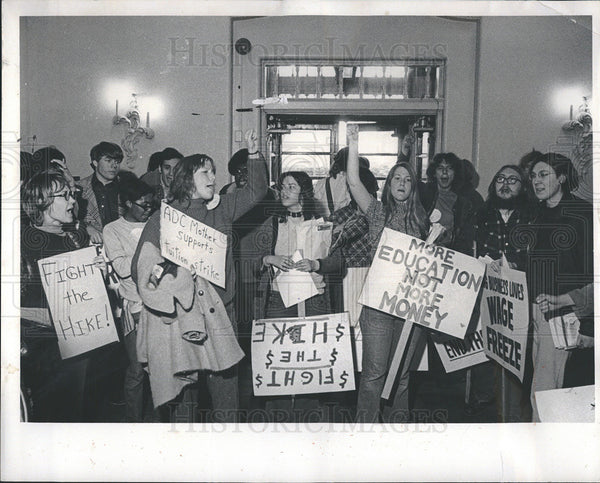 1971 Press Photo Protests Against WSU - Historic Images
