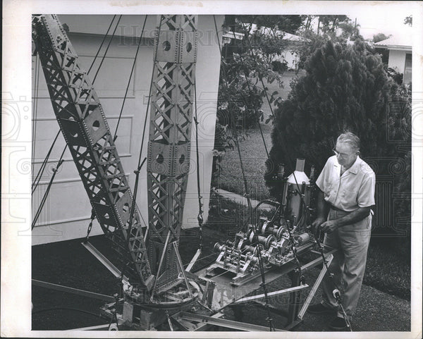 1965 Press Photo Anthony Maimone Steam-Driven Guy Derrick Belleair Flo ...