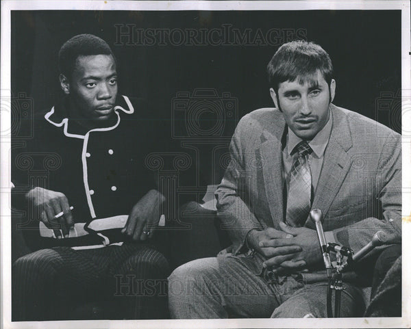 1969 Press Photo Sergeant Charles West Ronald Ridenhour Taped ABC Inte ...