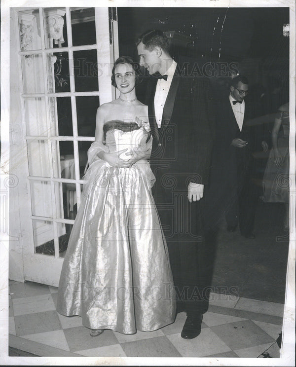 1958 Press Photo Junior Board Midwinter Ball Carol Johnson Ray Olson ...