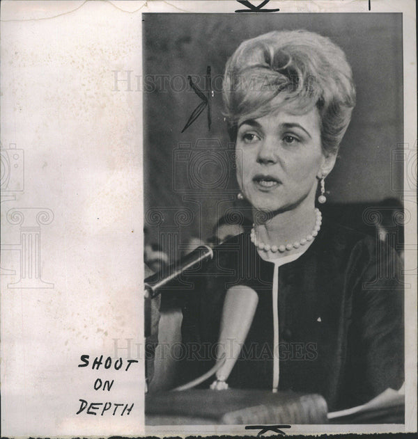 1963 Press Photo Gertrude Novak tells of profit split with Robert Bake ...