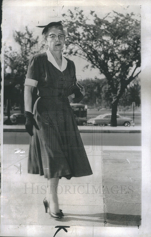 1955 Press Photo Marie Natvig Witness Arrives at Federal Courthouse ...