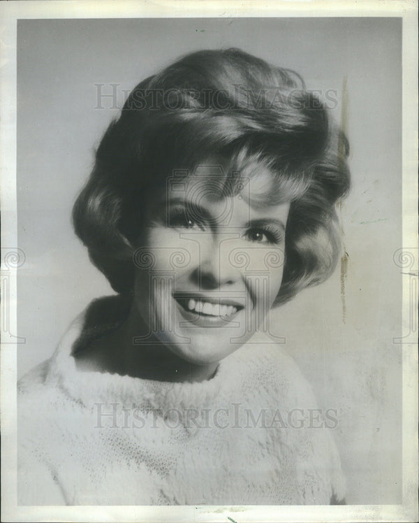 1966 Press Photo Julia Meade - Historic Images