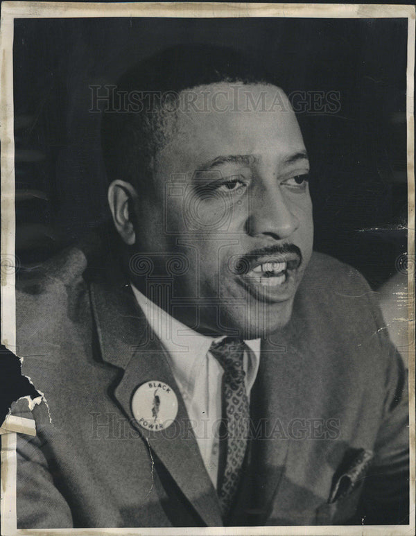 1967 Press Photo Russ Meek Russ Corp. Press Conference - Historic Images