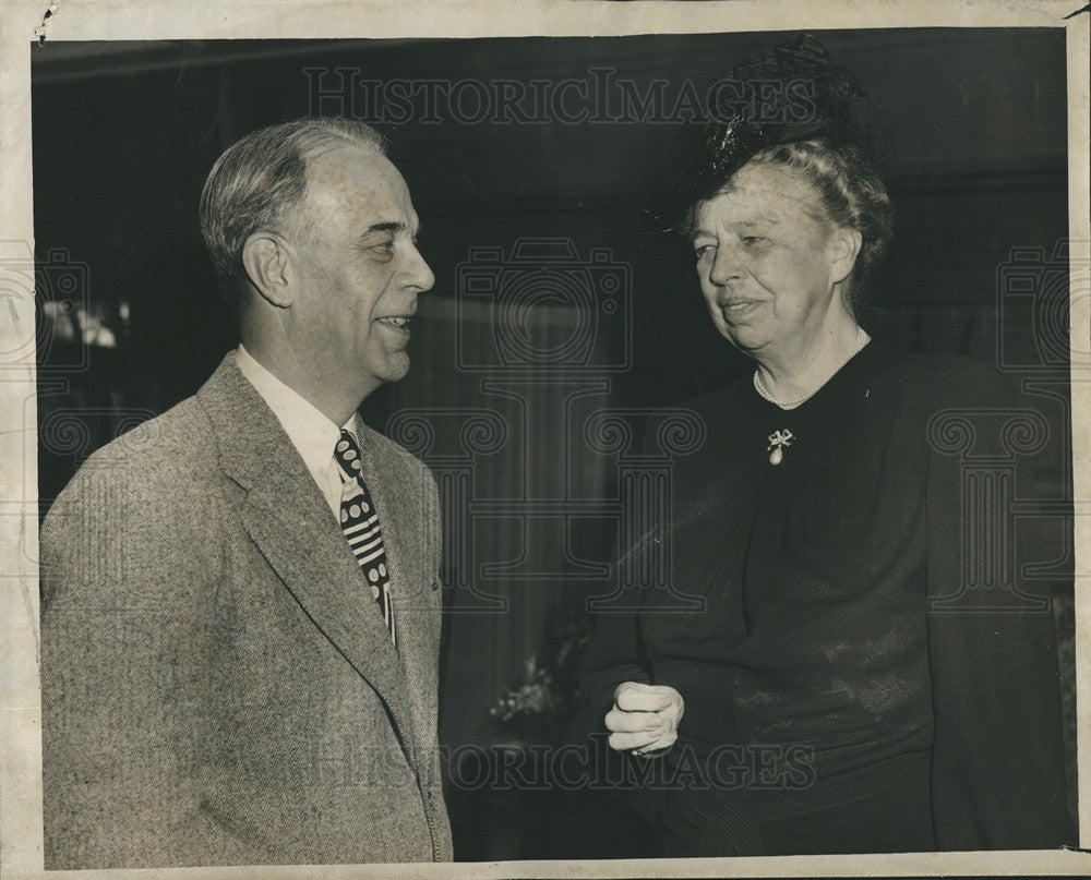 1947 Press Photo Dr. Edwin R Embree and Mrs. Eleanor Roosevelt ...