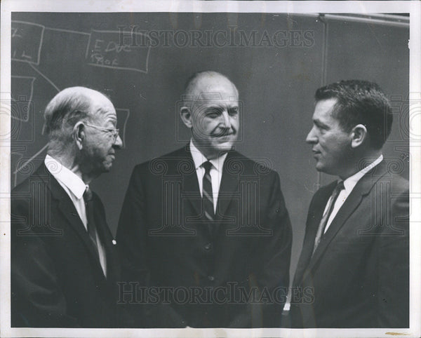 1967 Press Photo Dr. John Miller President Miller Pharmacal Co. of Wes ...