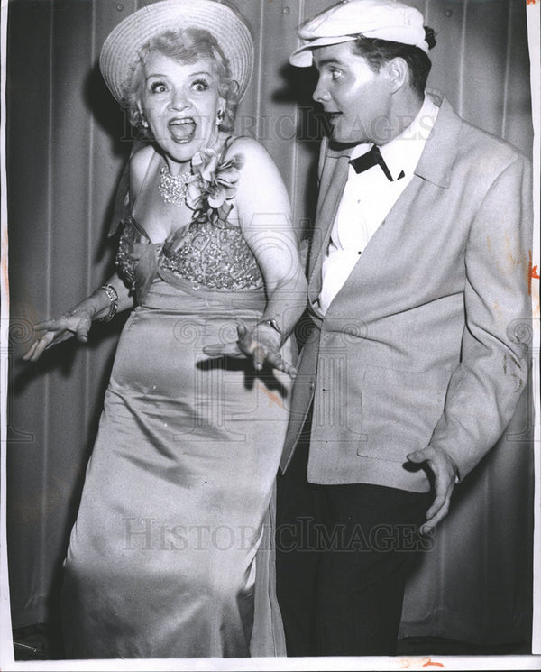 1960 Press Photo Vivian Duncan With Mark Anthony Working Side BySide W ...