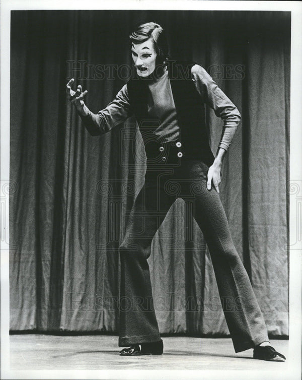 1975 Press Photo T. Daniel present production A World of Mime ...