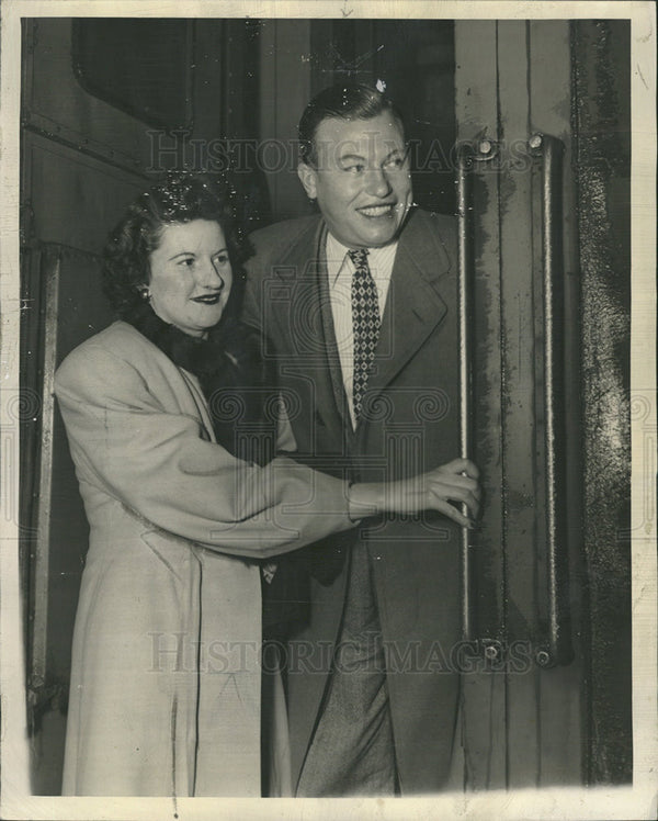 1947 Press Photo Actor Harold Russell Wife Rita Los Angeles Trip Magaz ...