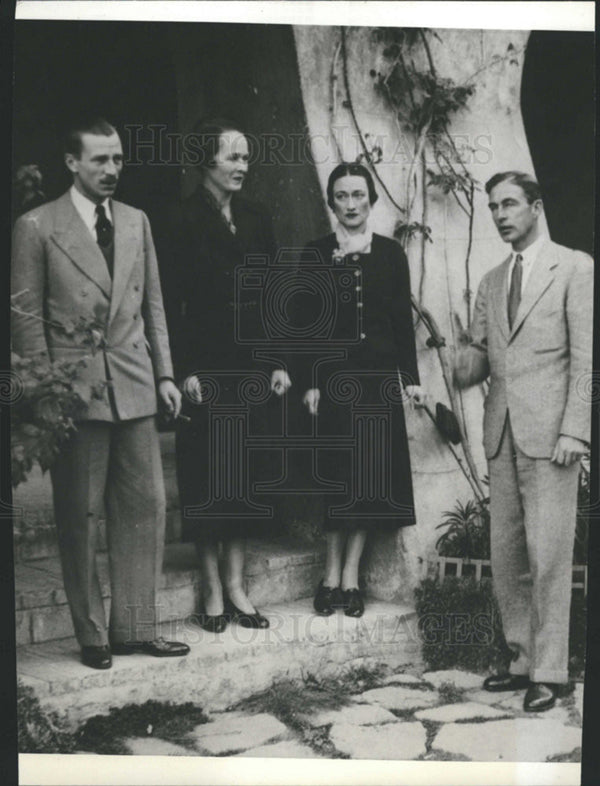 1936 Press Photo Mrs. Simpson Poses at Canes - Historic Images