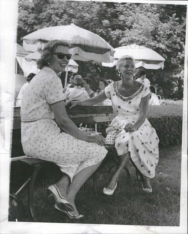 1959 Press Photo Mrs Charles Compton, Mrs John Nilson, Cradle Society ...