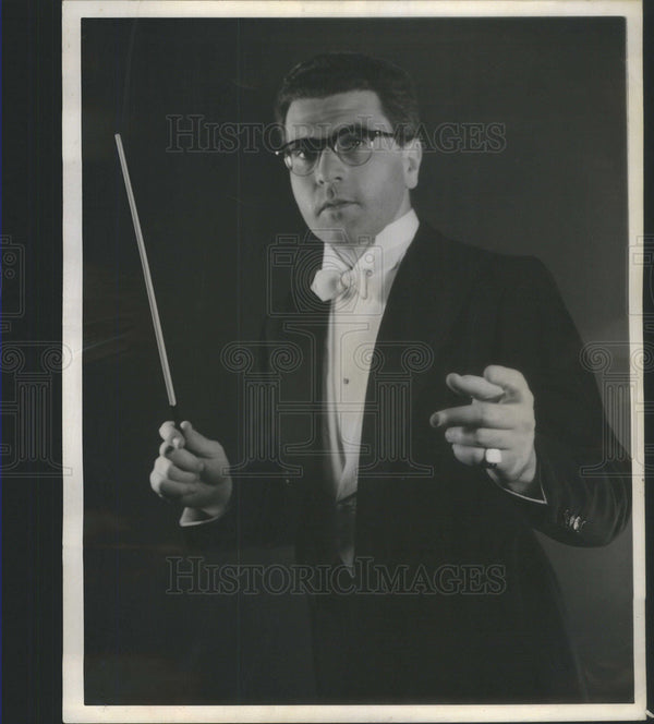 1954 Press Photo Julius Rudel, General Director & Conductor New York C ...