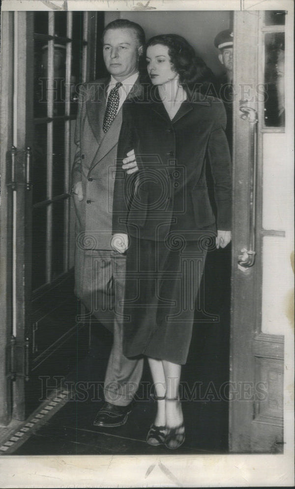 1950 Press Photo Yvette Madsen Husband Murder Trial Defense Lawyer Elm ...