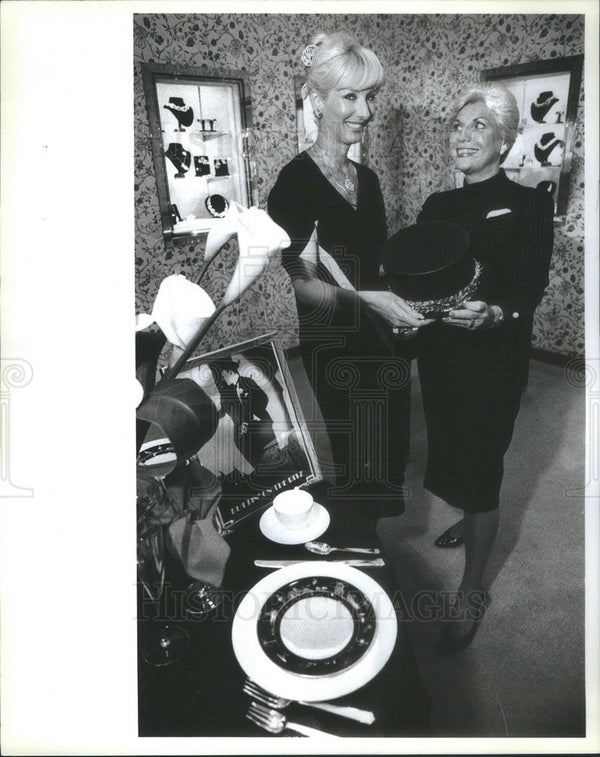 1983 Press Photo Veronica O'Neill & Thalia Zane - Historic Images