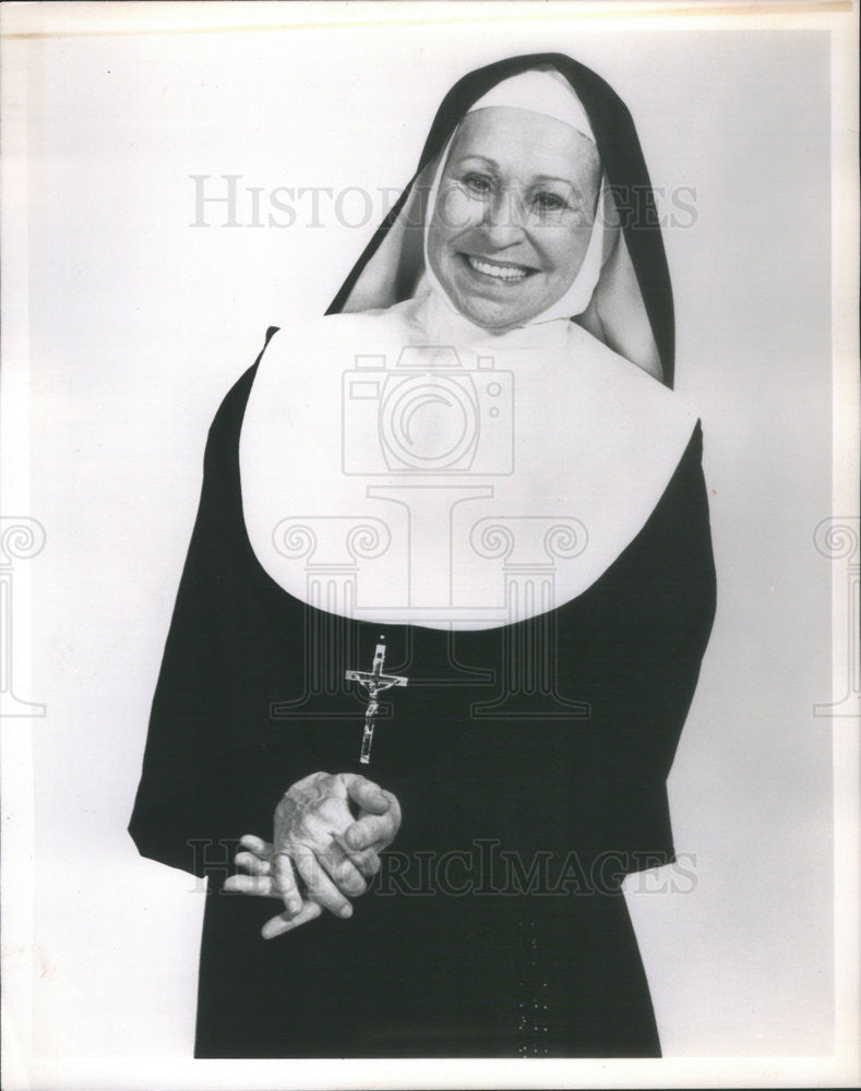 1988 Press Photo Actress Alice Ghostley stars in "Nunsense" - Historic ...