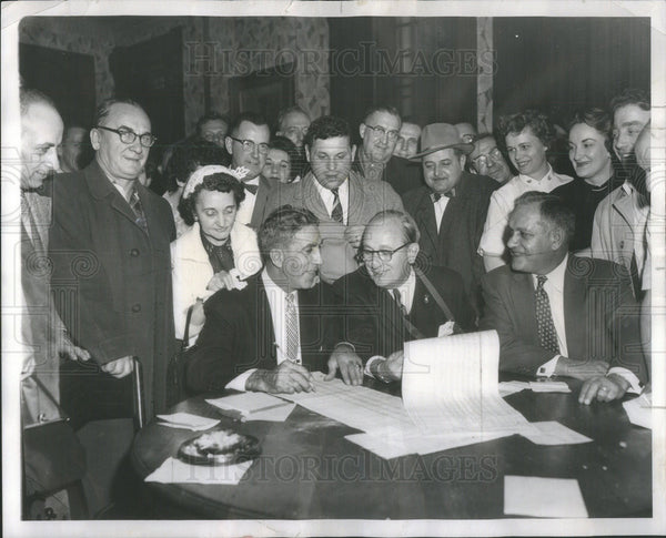 1959 Press Photo Democrat D Lupo (C), Chicago 9th Ward Alderman & L Be ...