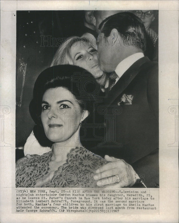 1967 Press Photo Gordon MacRae kisses his daughter Meredith - Historic ...