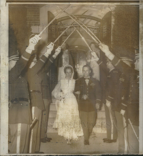 1969 Press Photo Army Major James N. Rowe And Bride Jane Benson ...