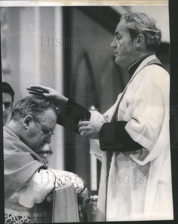 1971 Press Photo John Cardinal Cody, Archbishop of Chicago, & Father T ...
