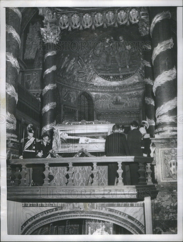 1954 Press Photo Crystal Bier containing the body of Pope Piux X ...