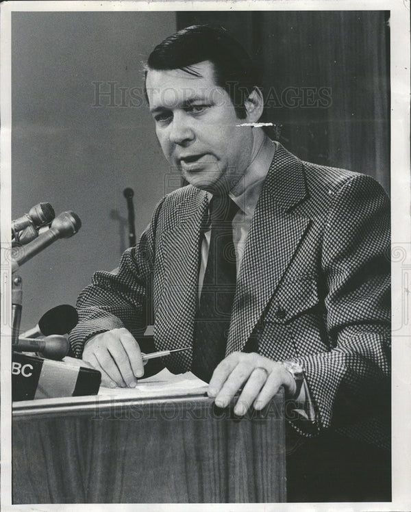 1980 Press Photo William R. Quinlan, Cororation Counsel at bpress conf ...