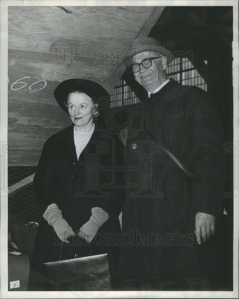 1961 Press Photo Mr and Mrs Mark Nielson home from antique buying in E ...