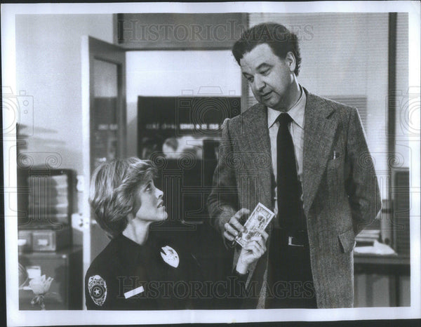 Press Photo Richard Shull Andrea Howard Star Funny Money - Historic Images