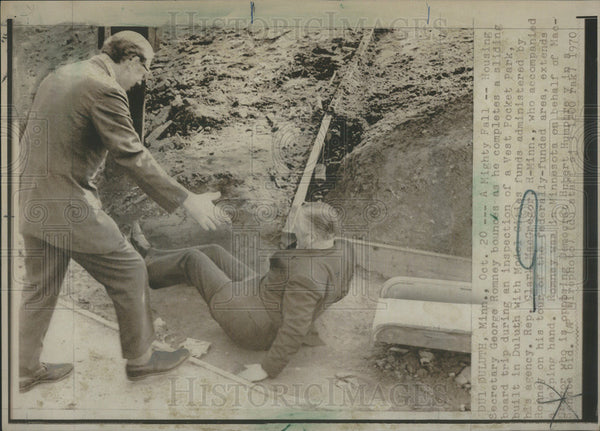 1970 Press Photo Housing Secretary Romney & Rep Clark MacGregor ...