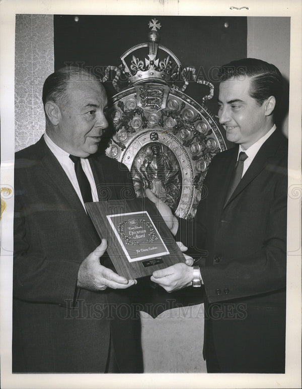 1967 Press Photo Owner of King Arthur's Pub, Lieberman with Neil Mahr ...