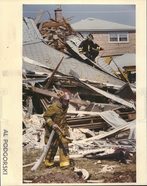 1991 Press Photo Three Story Apartment Building Exploded Killing 6 Yea ...