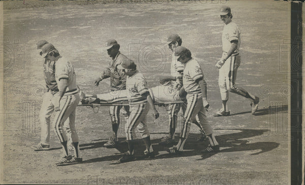 1976 Press Photo John Ellis, Rangers Player, With Dislocated Ankle ...
