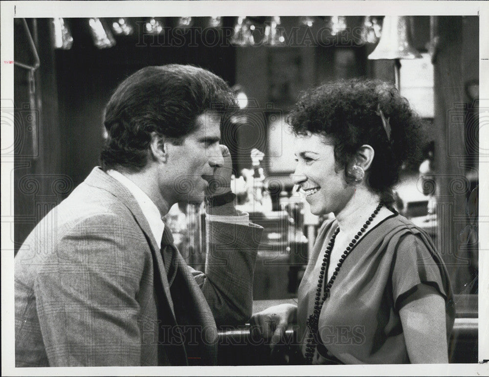 1984 Press Photo Ted Danson & Rhea Perlman in "Cheers" NBC TV ...